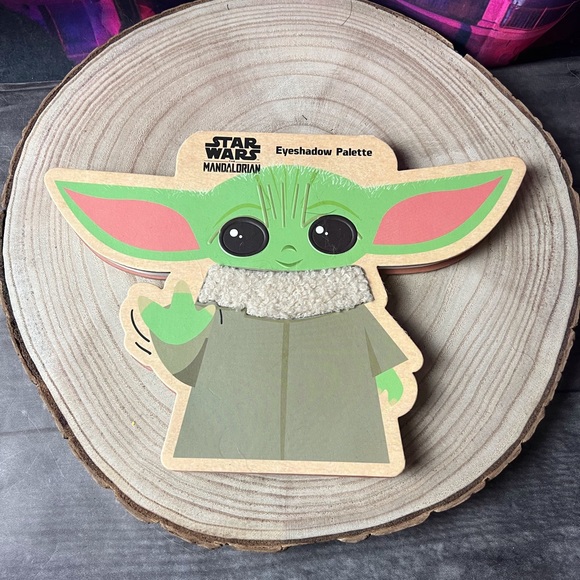 Disney | Makeup | Star Wars Disney Baby Yoda Eye Shadow Make Up Palette ...
